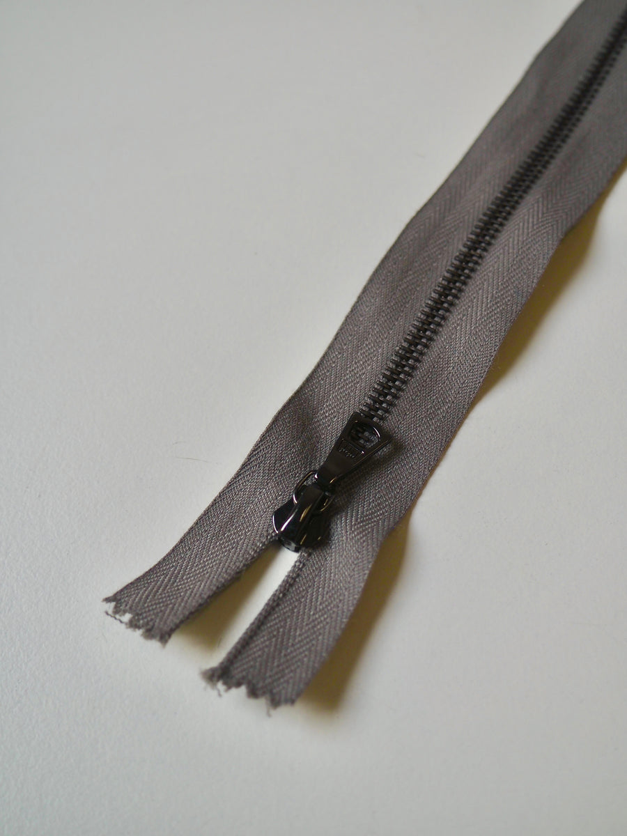Riri 60cm/23inch Narrow Gunmetal Metal Teeth Zips – The New Craft House