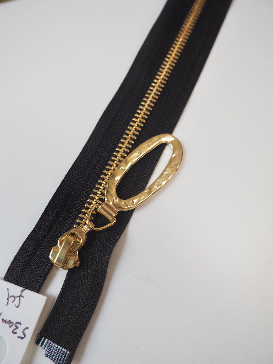53cm/21in Oval Pull Open-Ended Black Metal Teeth Zips – The New Craft House